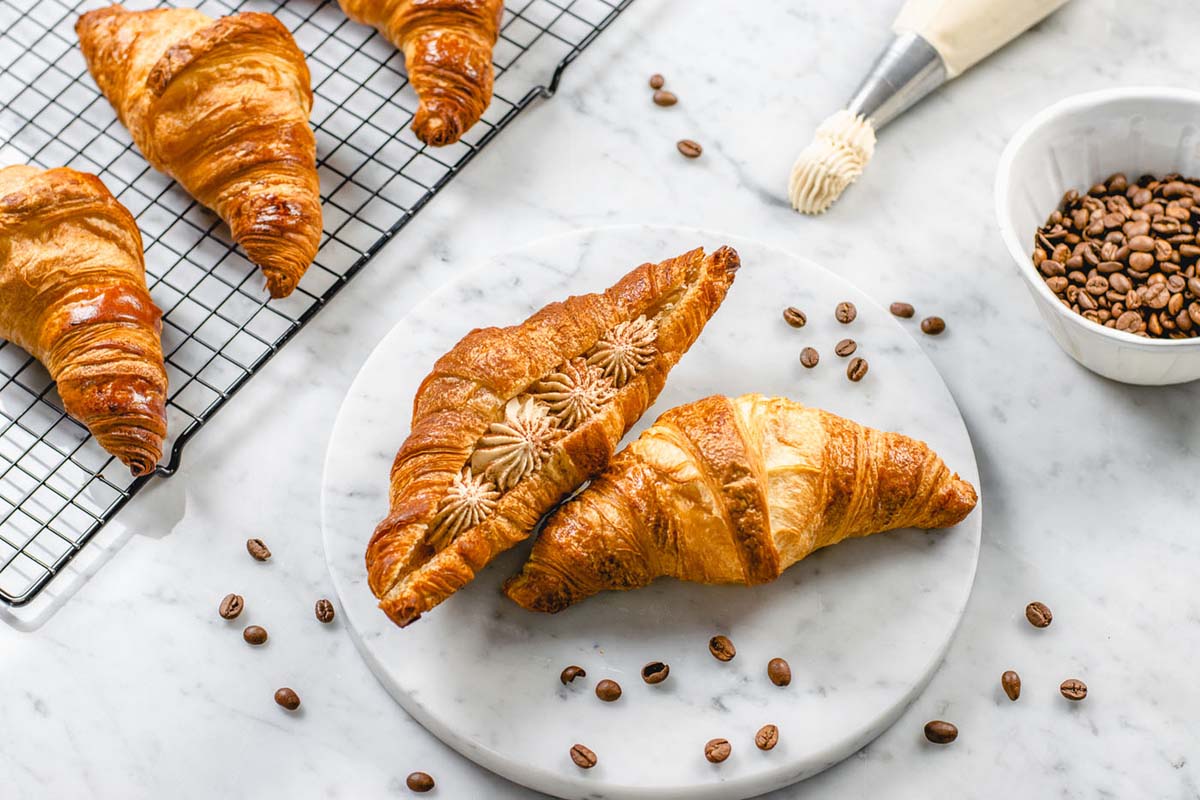 Croissant con crema al mascarpone e caffè - Lucake